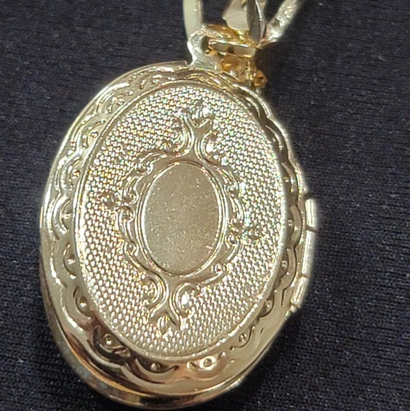 no brand | Jewelry | Virgin Mary Locket And Necklace | Poshmark